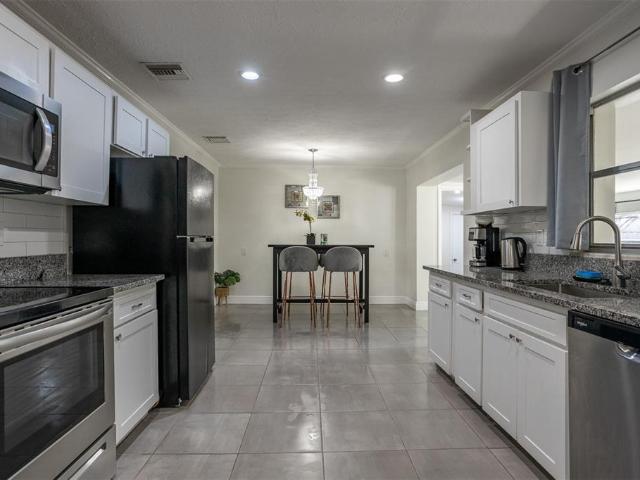 806 Chadsworth Ave, Seffner, FL 33584 | MLS #TB8480 | Compass