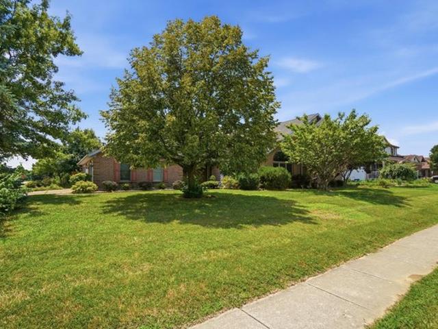 806 Claymore Ct, Tipp City, OH 45371