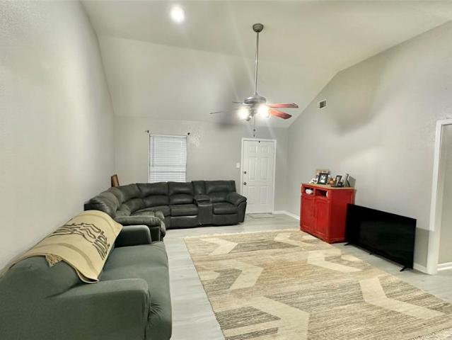 806 Crestline Drive