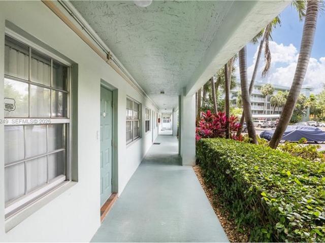 806 Cypress Grove Ln Apt 111, Pompano Beach, FL 33069
