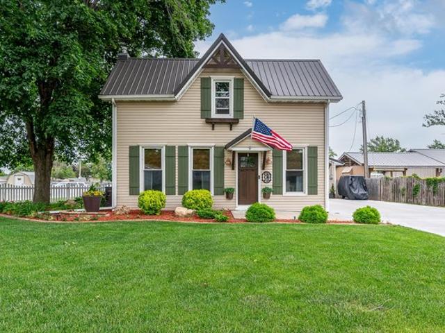 806 Cypress St, Wilton, IA 52778