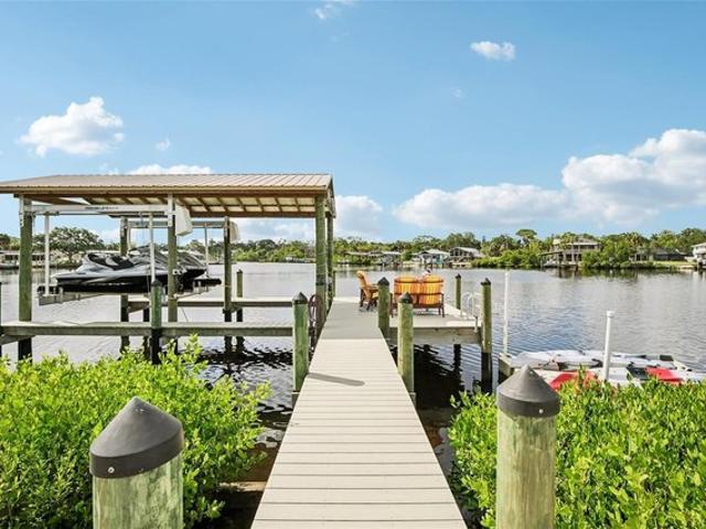 806 Blue Heron Blvd, Ruskin, FL 33570