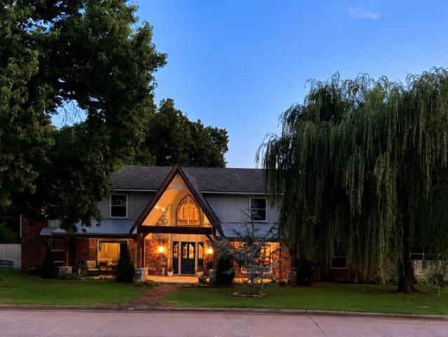 806 Glenmanor Drive