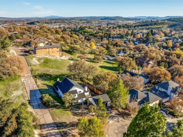 806 Grove St, Paso Robles, CA 93446 | MLS #NS25278 | Compass