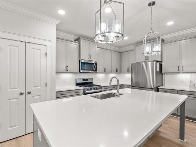 806 Dewfield Cove