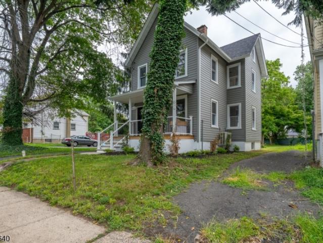 806 E 2Nd St