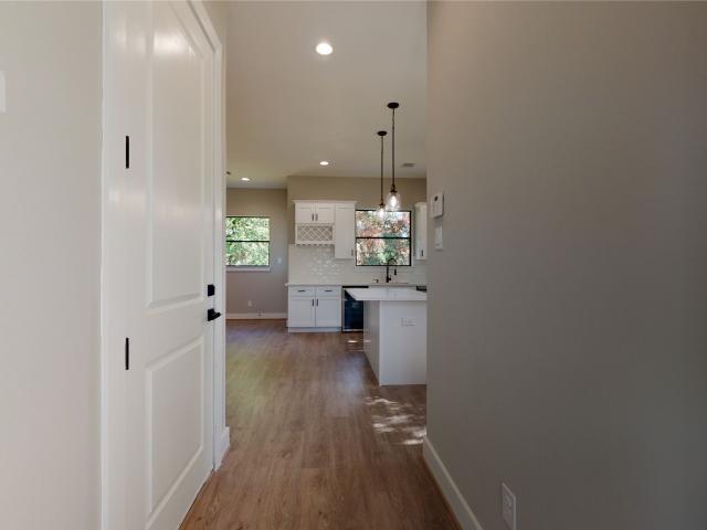 806 E 39th Street
