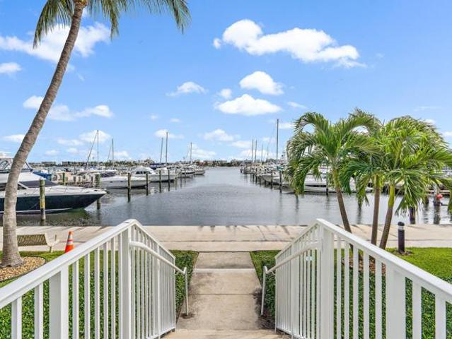 806 E Windward Way #110, Lantana, FL 33462