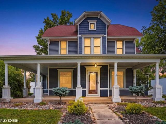 806 E Main St, New Hampton, IA 50659