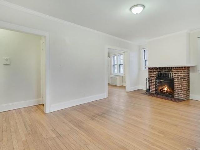 806 Farmington Ave #201, West Hartford, CT 06119