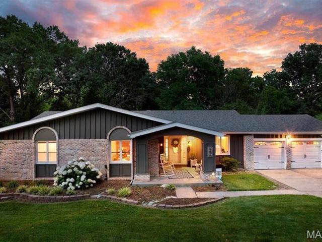 806 Hollyridge Dr, Ballwin, MO 63011