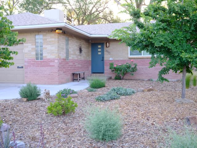 806 Hermosa Drive NE