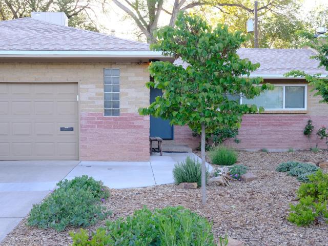 806 Hermosa Drive NE