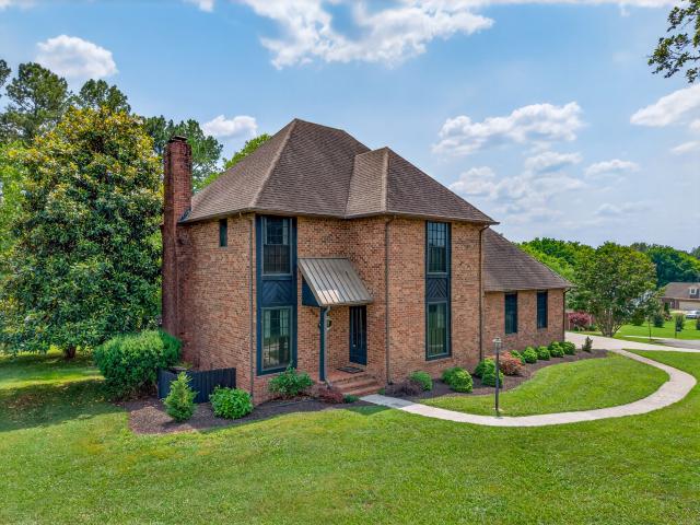 806 Manor Dr, Fayetteville, TN 37334 | MLS #2908 | Compass