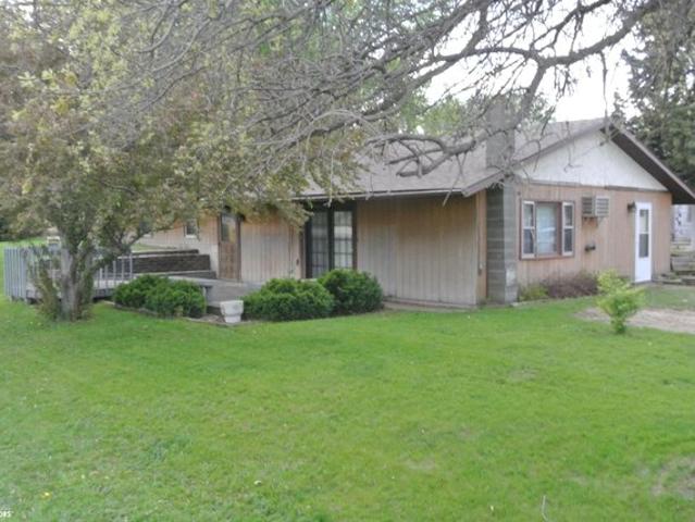 806 Maple St, Ida Grove, IA 51445