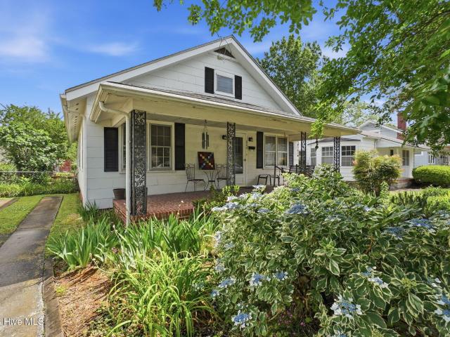 806 Maple Street