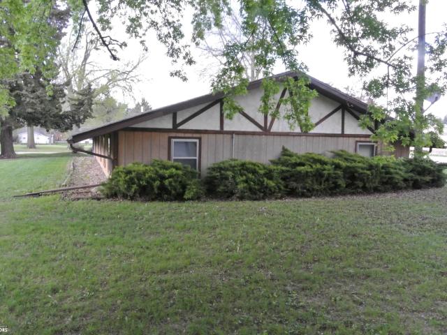 806 Maple Street