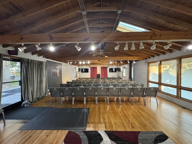 806 Meadowlark Ln