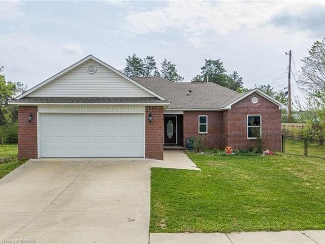 806 N 9th St, Van Buren, AR 72956