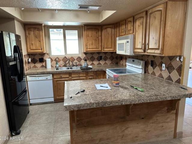 806 N Almond Cir, Mesa, AZ 85213