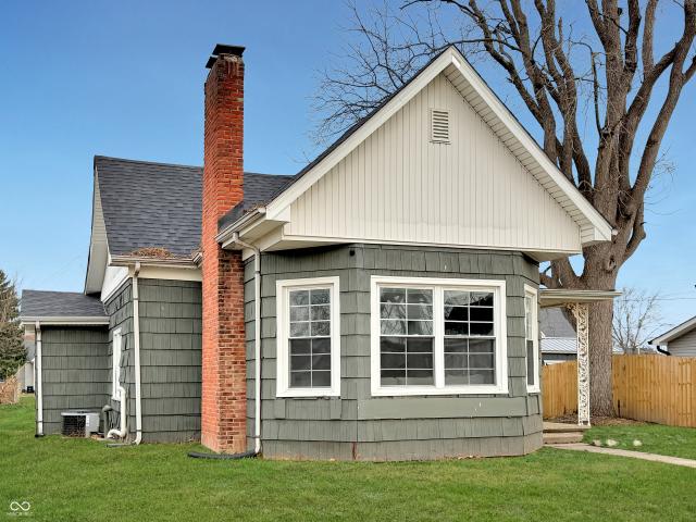 806 S 17th St, Elwood, IN 46036 | MLS #22074 | Compass