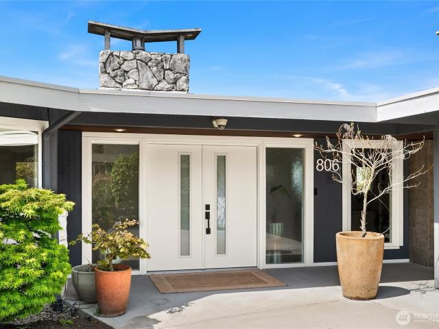 806 S 295th Place