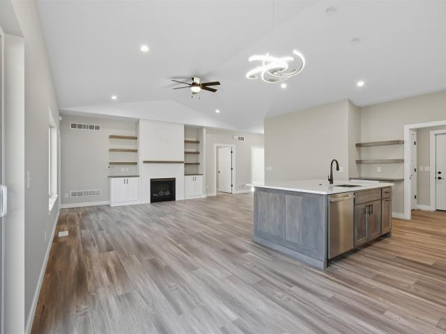 806 Saddle Ridge