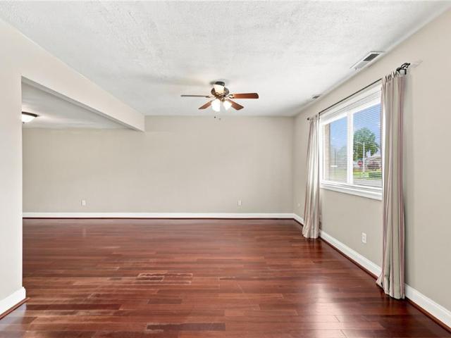 806 Saint Denis CT
