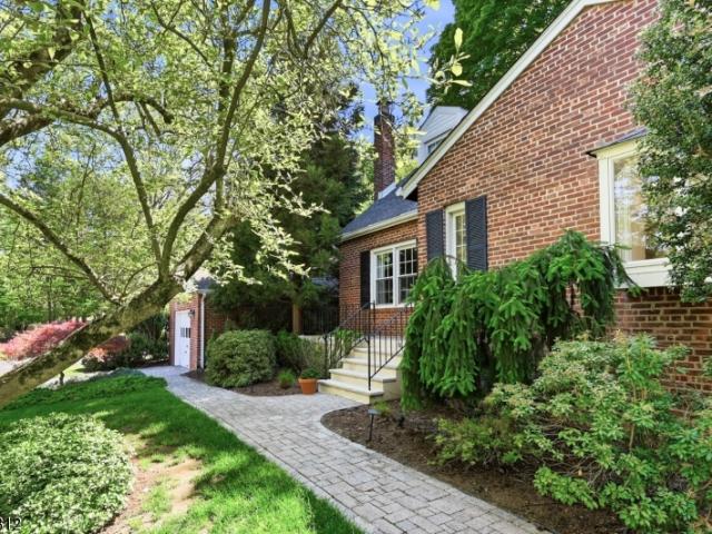 806 Ramapo Valley Rd
