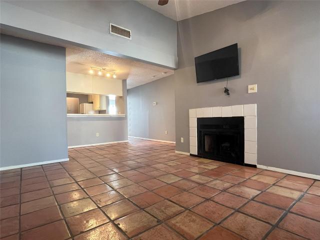 806 W 24th St # 303