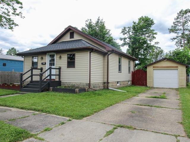 806 West St, Three Rivers, MI 49093