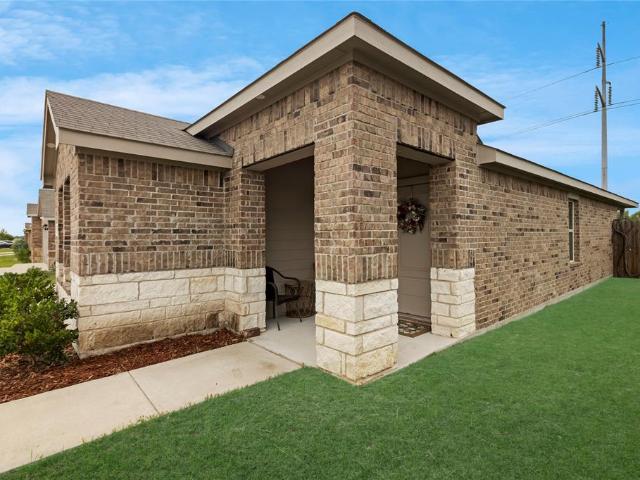 806 Twin Edge Drive