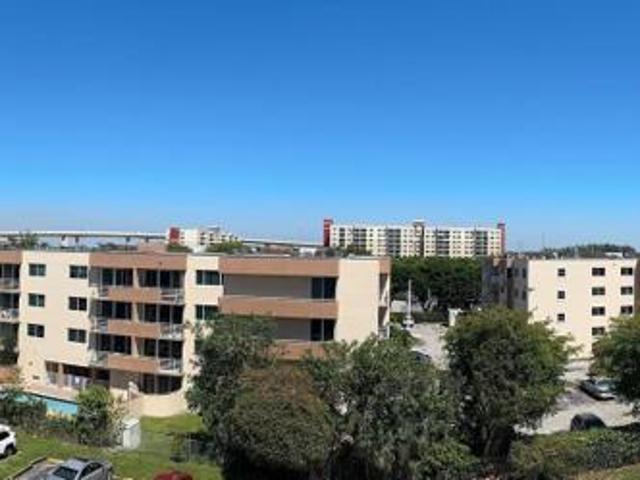8075 NW 7th St #512, Miami, FL 33126