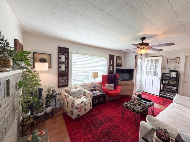 8075 Pipers Gap Rd