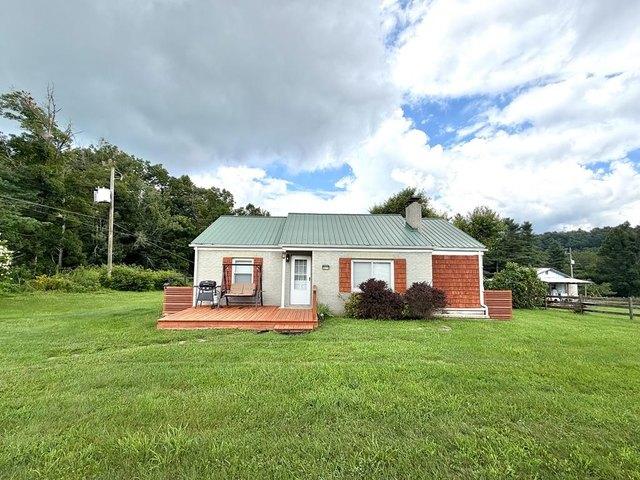 8075 Pipers Gap Rd, Galax, VA 24333