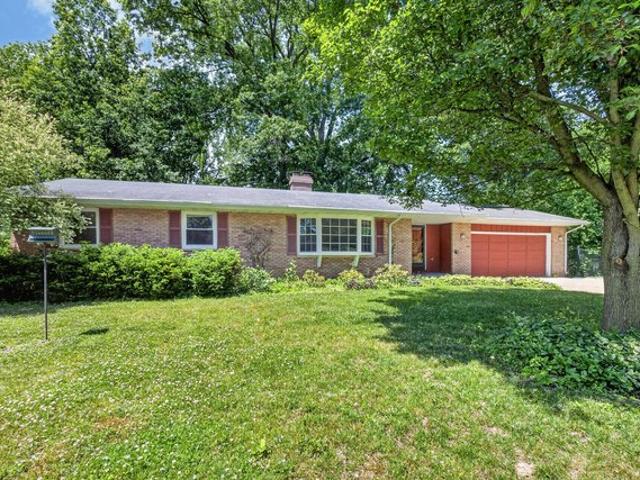 8076 Land O Lakes Dr, Kalamazoo, MI 49048