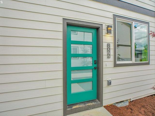 8077 SE Carlton St, Portland, OR 97206