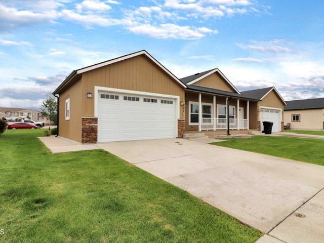 807 40th St E, Williston, ND 58801