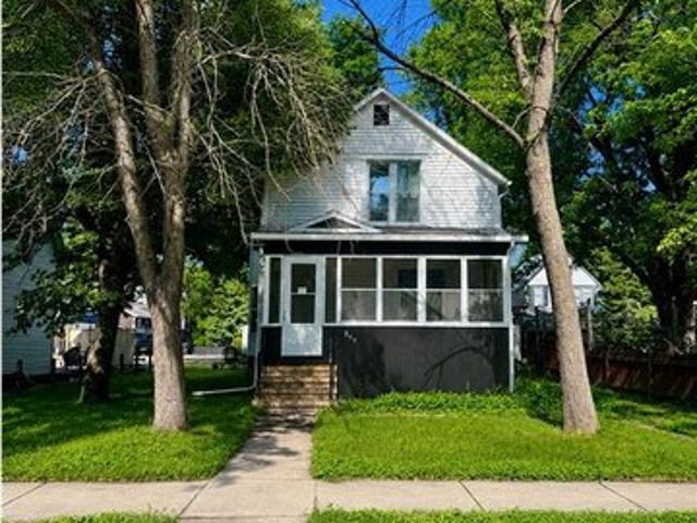 807 5th St S, Moorhead, MN 56560