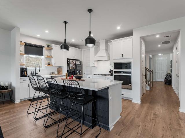 807 Cawthorn Ln