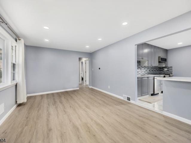 807 Canton St
