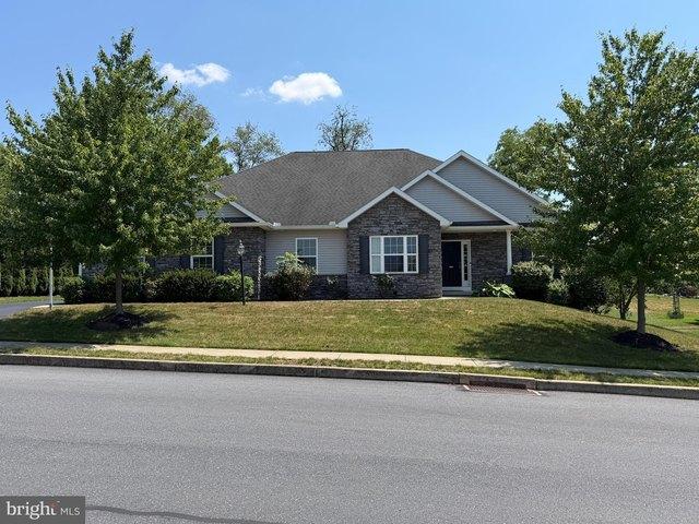 807 Genevieve Dr, Mechanicsburg, PA 17055