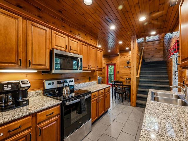 807 Great Smoky Way