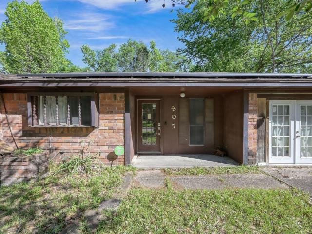 807 Doctor Martin Luther King Junior Pl N, Conroe, TX 77301 | MLS #98606