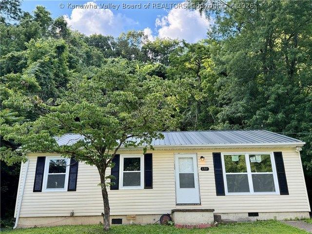 807 Dutch Hollow Rd, Dunbar, WV 25064