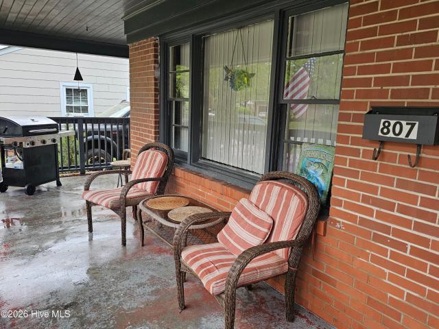 807 E 8th Street