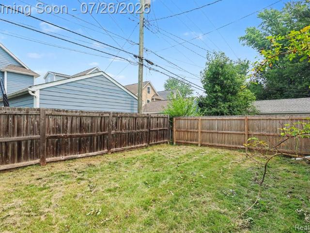 807 E 14 Mile Road