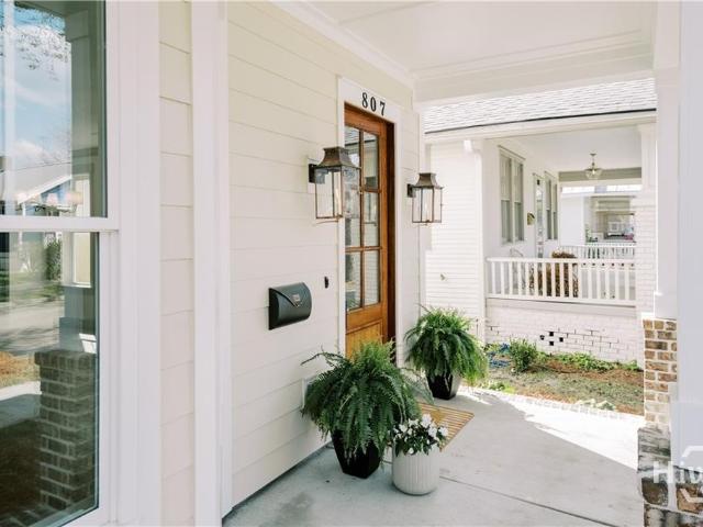 807 E 33rd
