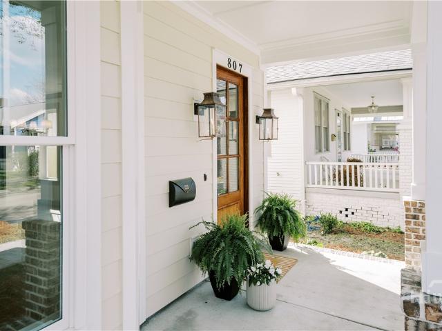 807 E 33rd