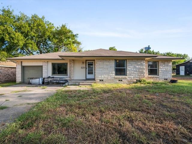 807 E Tyler St, Mexia, TX 76667
